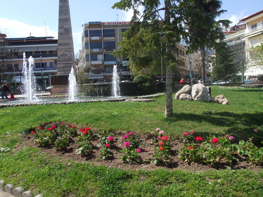 ΦΥΤΕΥΣΗ ΔΕΝΤΡΩΝ ΚΑΙ ΕΥΠΡΕΠΙΣΜΟΣ ΚΟΙΝΟΧΡΗΣΤΩΝ ΧΩΡΩΝ